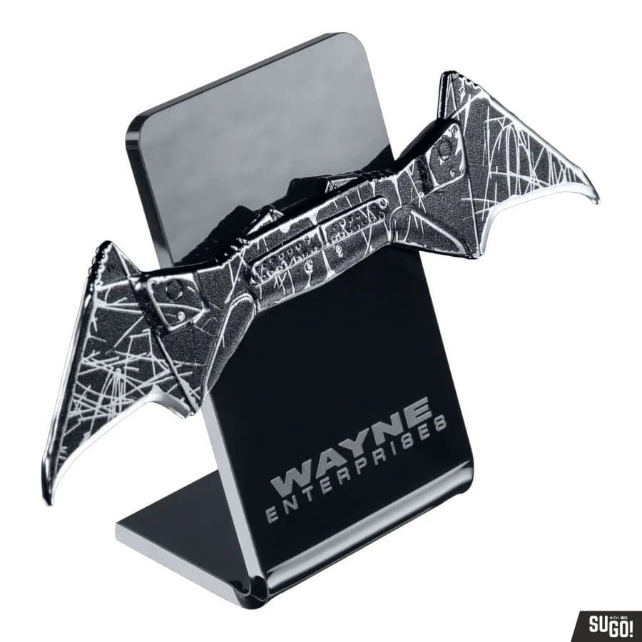 Ikon Design Studio The Batman - Scaled Batarang Replica With Stand ...